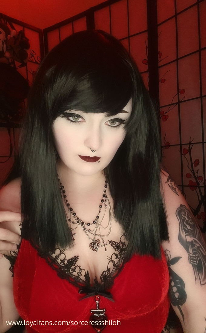 Everyone needs a goth domme controlling them ♡ - Sorceress Shiloh Findom Official Photos | www ...