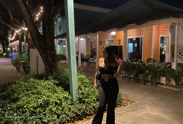 AnoukChopra Official Photos | LoyalFans