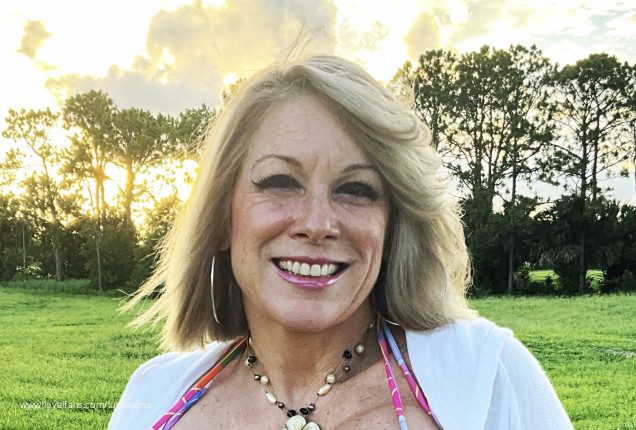 Relaxing in the tub - Luna Mons Official Official Photos | www ...