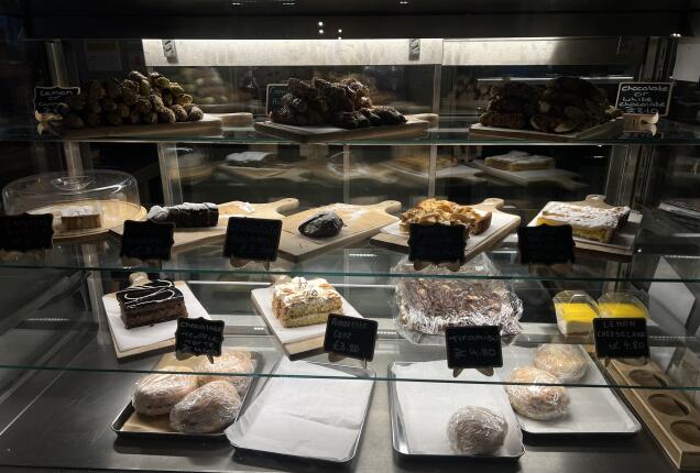 I went for a night time stroll for a sweet treat 🍪 - Maya Kimberley ...