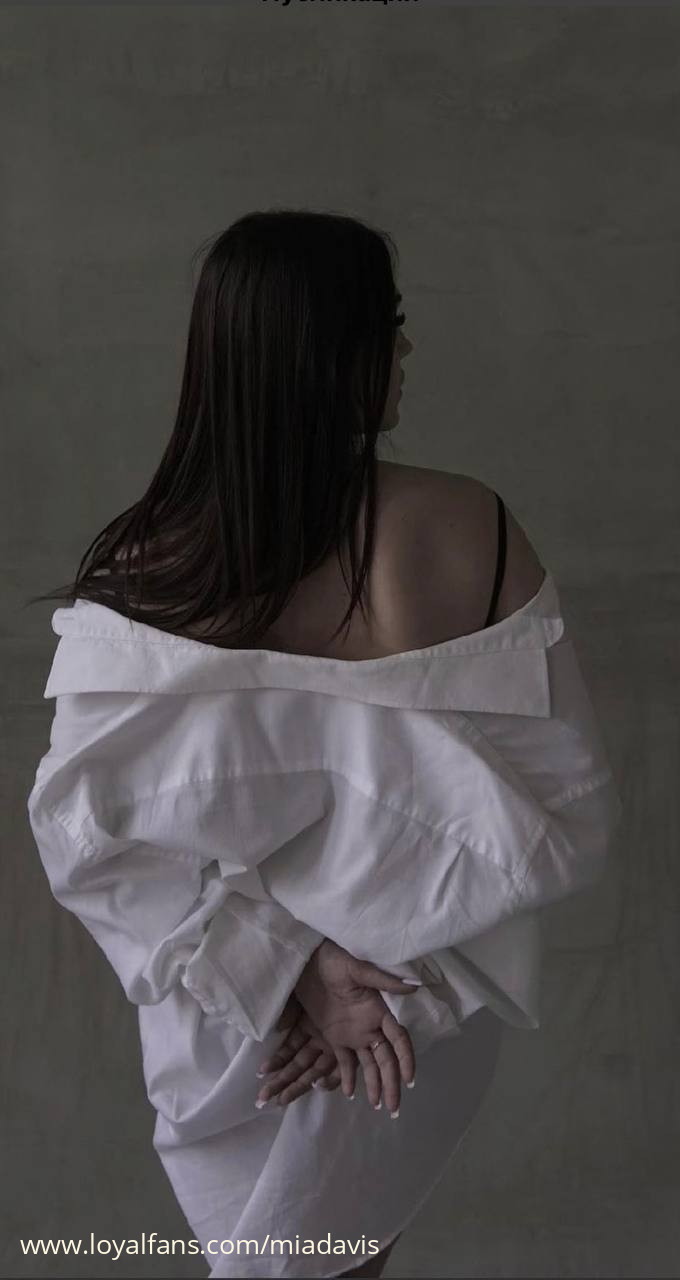 Mia Davis’s Official Social Fan Page | LoyalFans