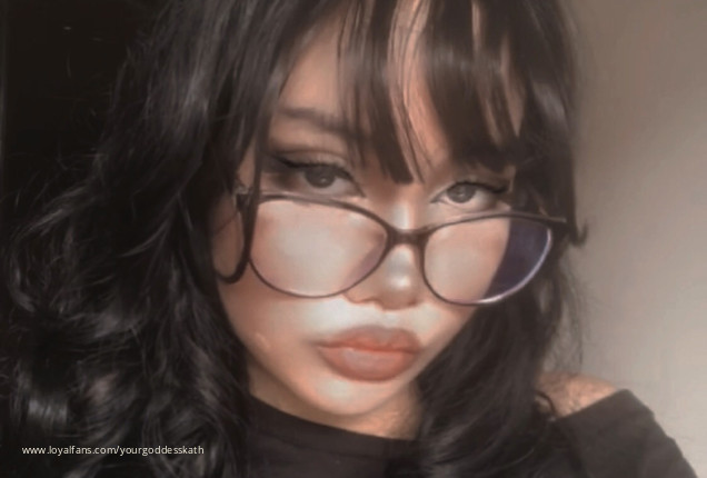 Goddess Kath’s feet for you - yourgoddesskath Official Photos | www ...