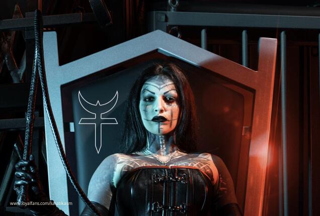 At my feet - Lunatikasm Official Photos | LoyalFans