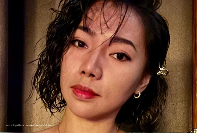 Chilling Like a Goddess - Ashley Quinn Official Photos | www.Loyalfans.com