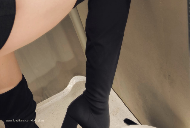 I'm gorgeous ... this heels make you so weak.. - Lady Katherine ...