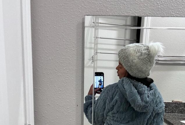 I am cold - Barbie Maria Elisa Official Photos | LoyalFans