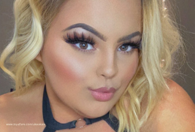 Splash splash 💦 - CREAMY KATE Official Profile | www.Loyalfans.com