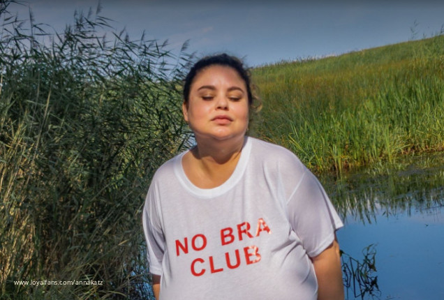 On hot days in nature, I like to be without a bra😋 - Anna Katz Official ...