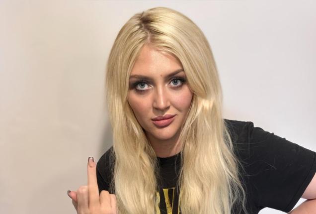 i can see why you’re obsessed with me - Goddess Alexia Official Photos ...