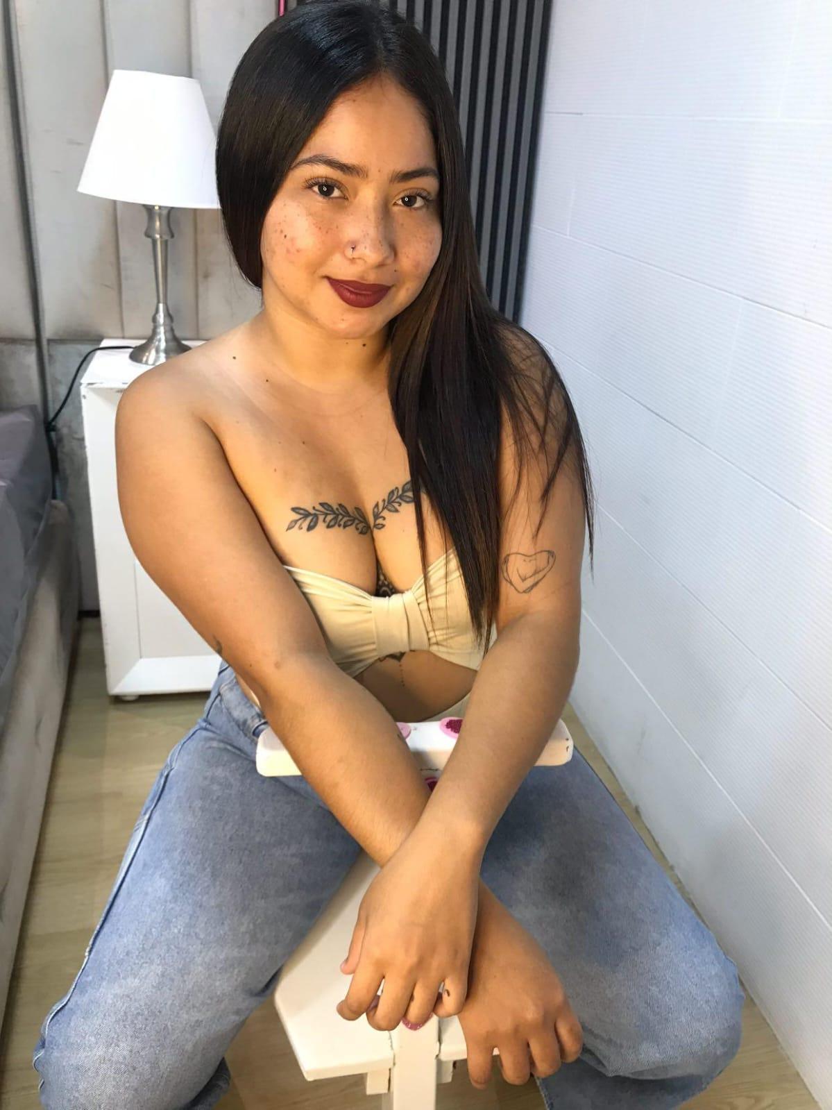 Sophiee_Curvy’s Official Social Fan Page | LoyalFans