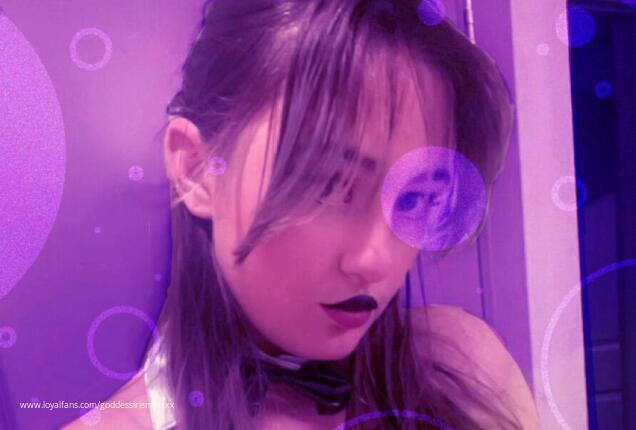 Hidden Camera catches Horny Girl's Quick Orgasm on the Family Couch - Mesmerizing Findomme Iris ...