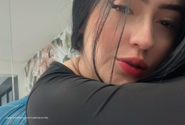 Your Queen need atencion😏👑 - Valeria Carrillo Official Photos | www.Loyalfans.com