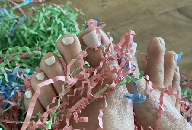 Easter toes - Artemislives55 Official Profile | www.Loyalfans.com