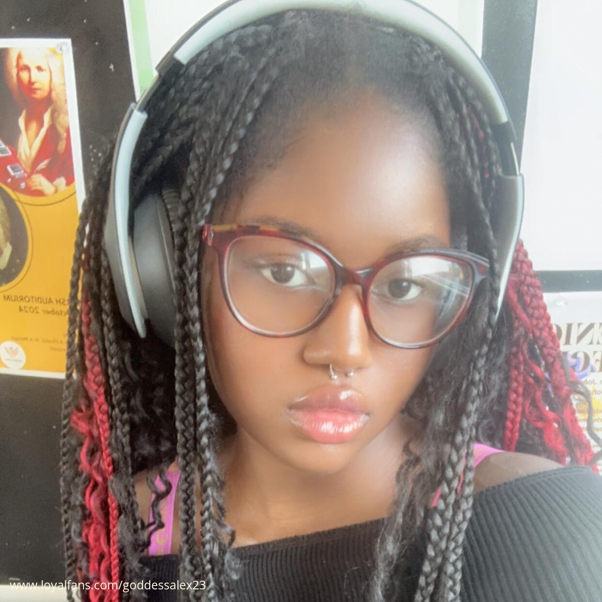 Queen_Alex💕's videos and clips | Official account | LoyalFans