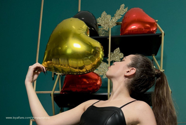 Leather on the magnificent body of goddess Alexa - Queen Alexa Official ...