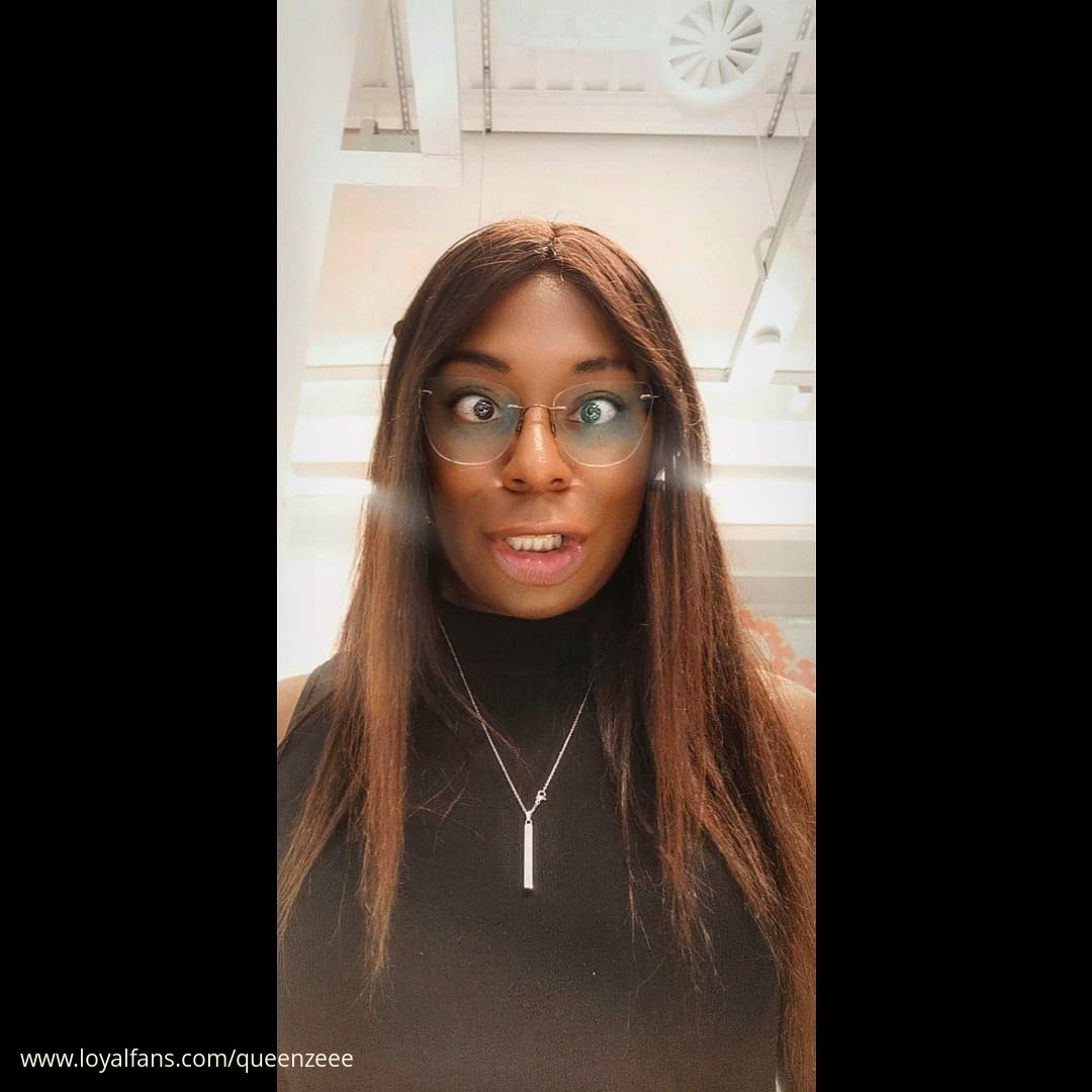 Queenzeee’s Official Social Fan Page | LoyalFans