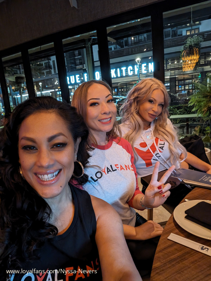 Dinner With My Ladies Nyssa Nevers Asian Switch Custom Queen Official Photos