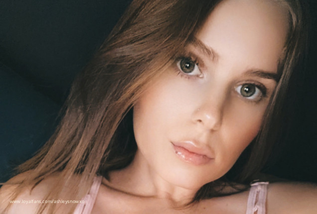 Sunbathing my legs and feet - Goddess Ashley Snow Official Profile ...