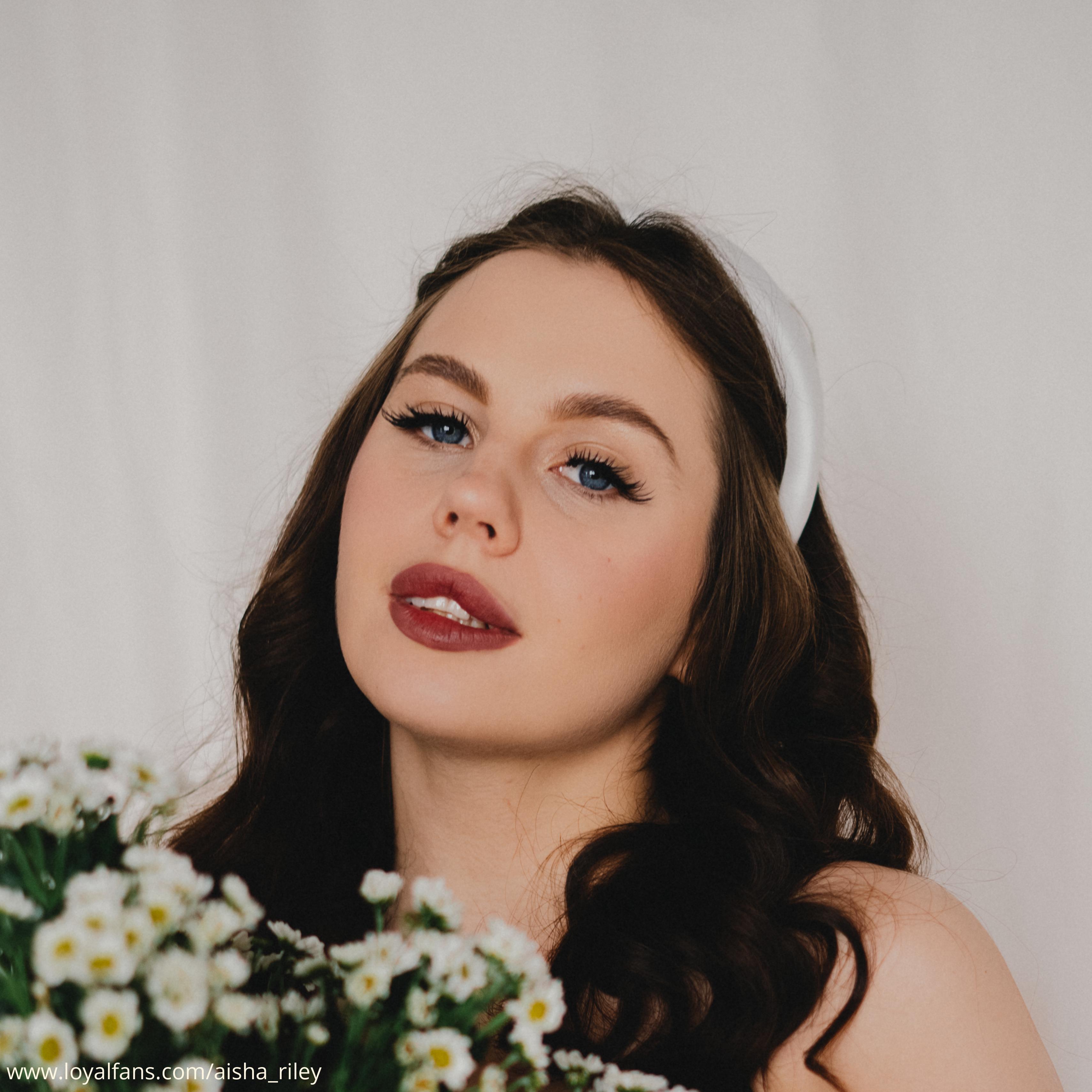 AishaRiley’s Official Social Fan Page | LoyalFans