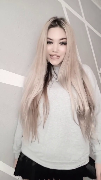 Does it look tempting? You want to take off that hoodie, don't you?😏😜 ...