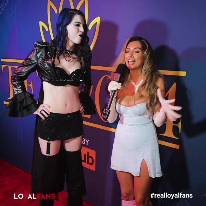 Check out this custom outfit! 👓 - LF Creator Spotlight Official Profile | LoyalFans