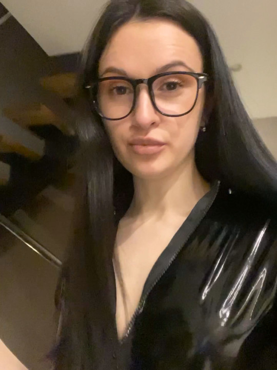 It is good after shooting to eat, drink 🍹 smth and relax ...