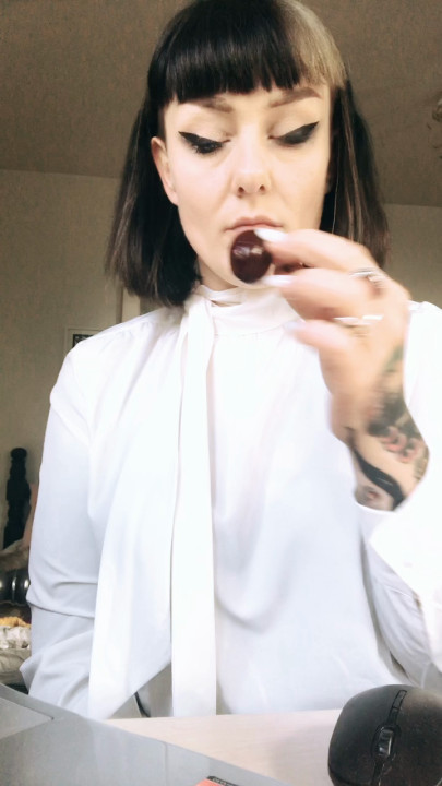 Catch! - Miss Scarlet Graves Official Profile | www.Loyalfans.com