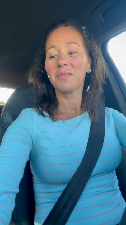 ‘Is it me you’re looking for?’ 🎶 - Kelly Hart Official Profile | www ...