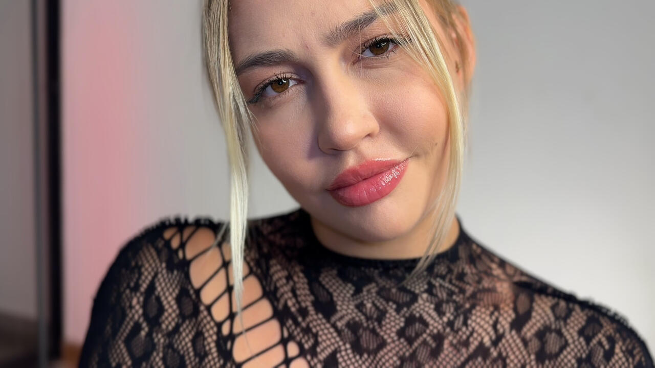 You can't look away anymore - Princess Lynette Phoenix Official Profile ...