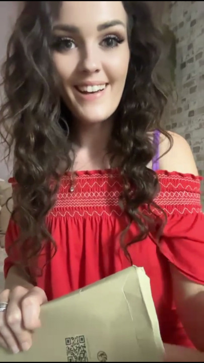 Unboxing a surprise gift from a fan - Jessica Envy Official Profile ...