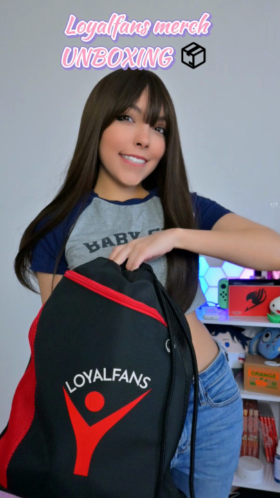 Unboxing 📦 ️🐈 - Zoey nyu Official Profile | www.Loyalfans.com