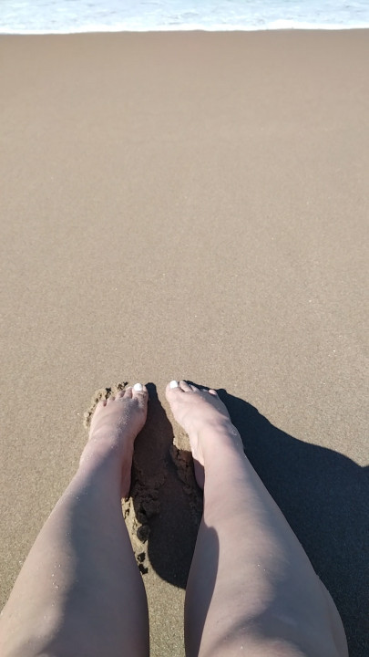 Sandy wet toes - AprilToets Official Profile | LoyalFans