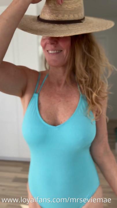 Mom suit! - Mrs Evie Mae Official Profile | www.Loyalfans.com